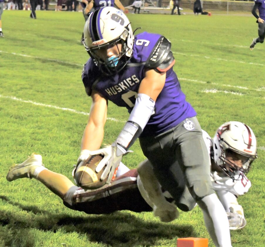 Huskies tamed by Altoona in districts | News, Sports, Jobs - The Sentinel